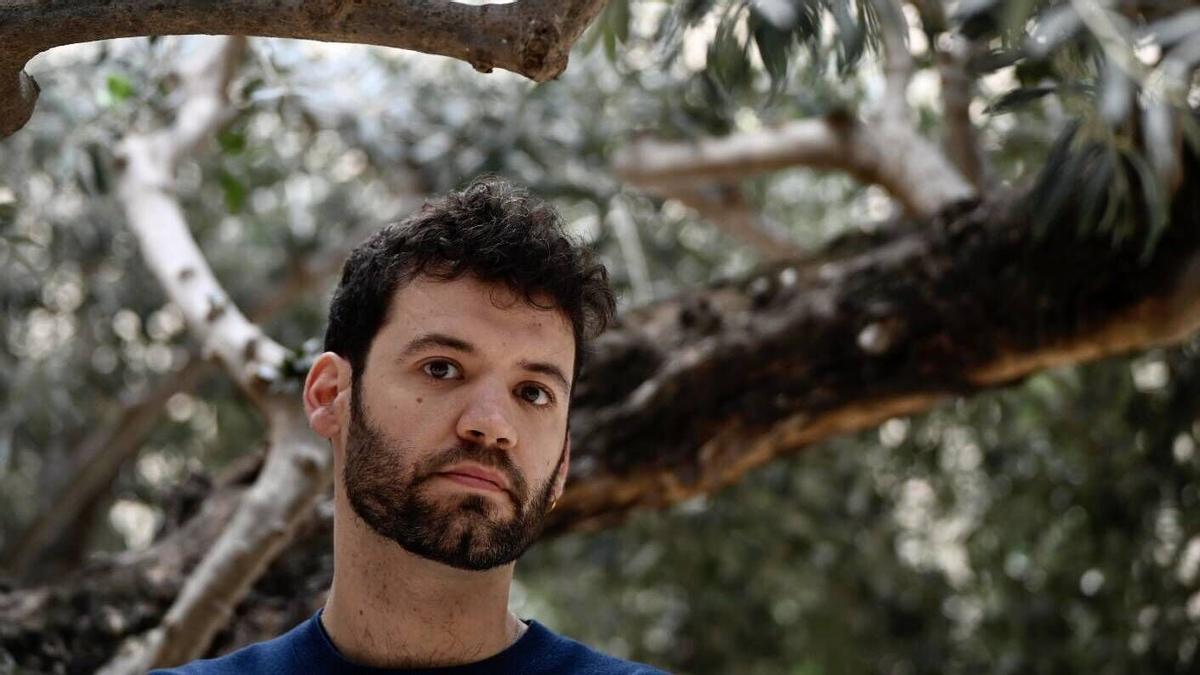 Arià Paco gana el Llibres Anagrama con una novela sobre el sexo y el deseo masculino