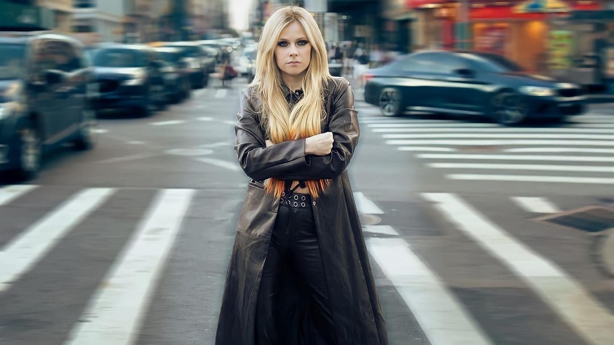 Avril Lavigne recrea la famosa portada de su disco ‘Let Go’ 20 años después