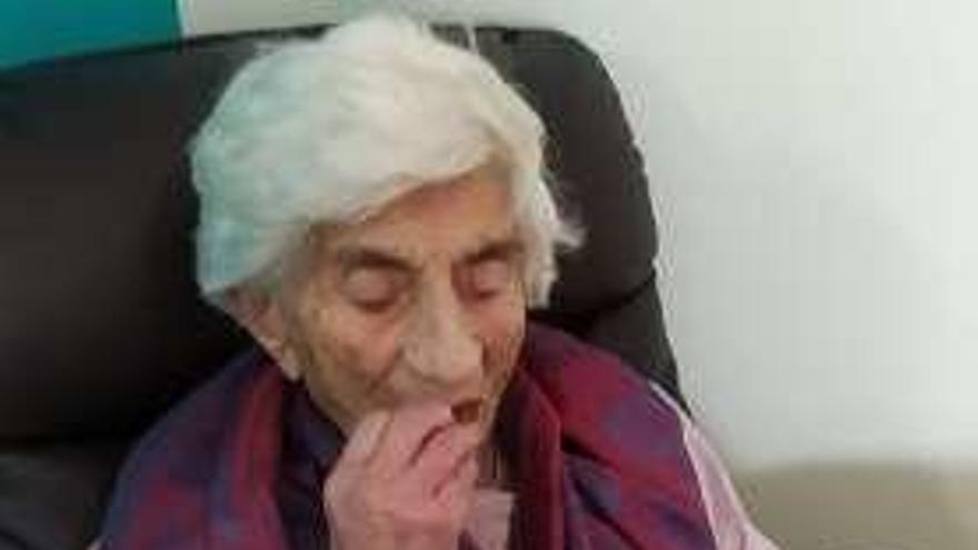 María Gregorio celebra sus 100 años en una residencia de Tomiño con ...