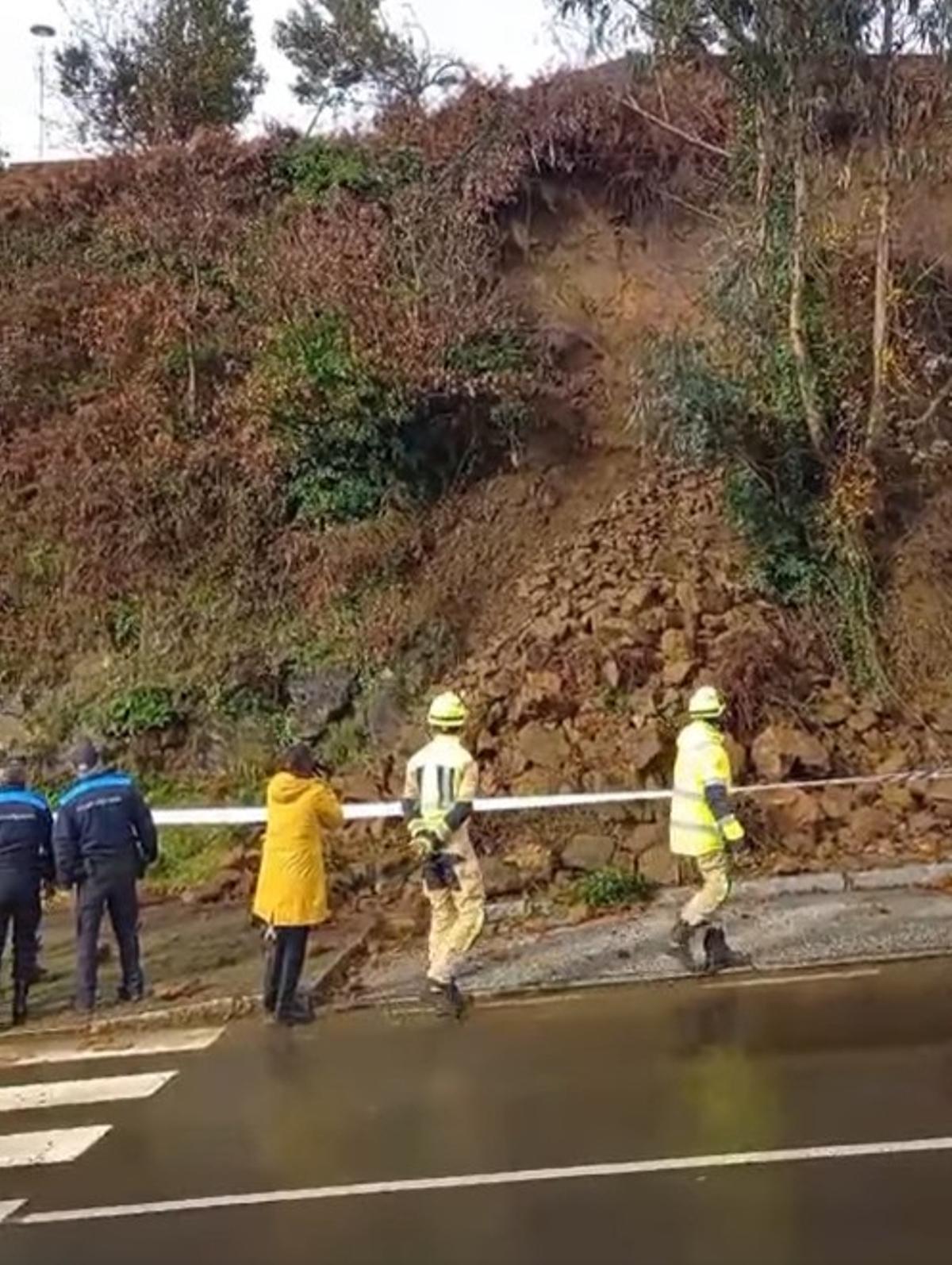DESPRENDIMIENTO TIERRAS SANTIAGO | Las intensas lluvias provocan un ...