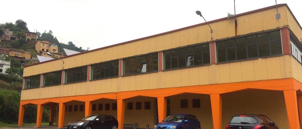 San Martín reparará la cubierta del polideportivo de El Entrego con 82. ...