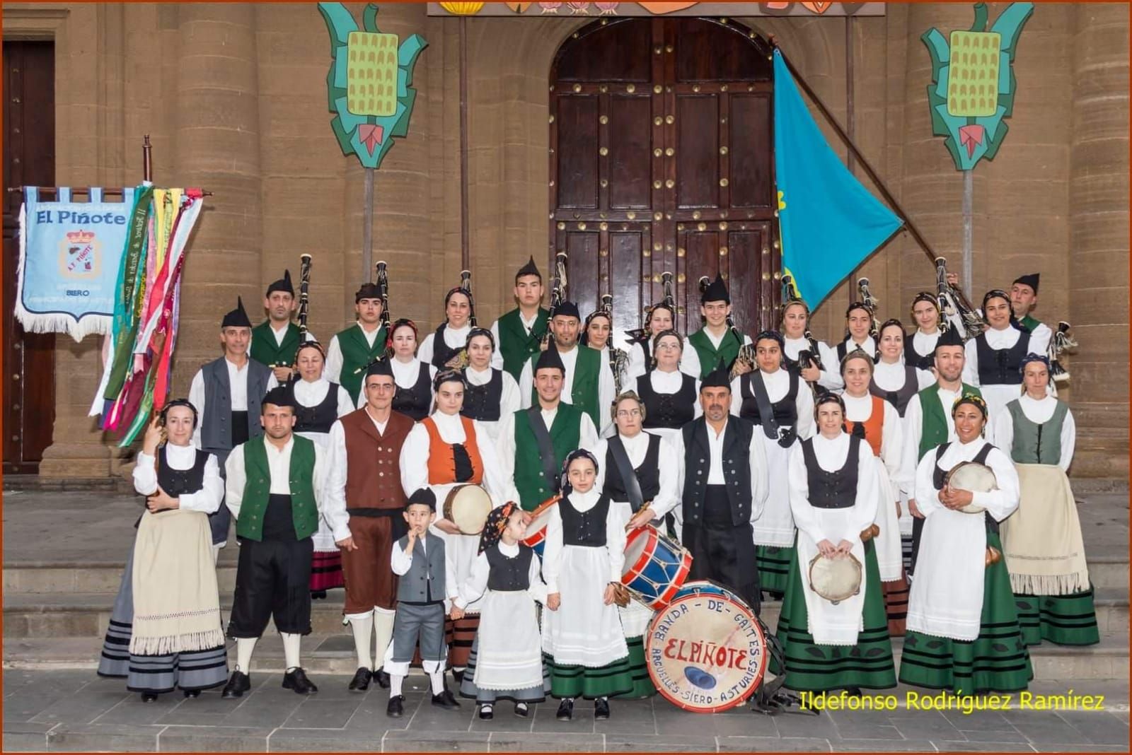 "El Piñote" de Argüelles, 45 años al son asturiano