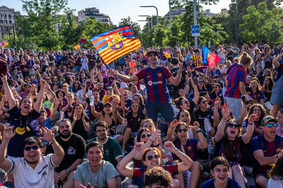 La afición del F.C.Barcelona celebra la cuarta Champions de su historia ...