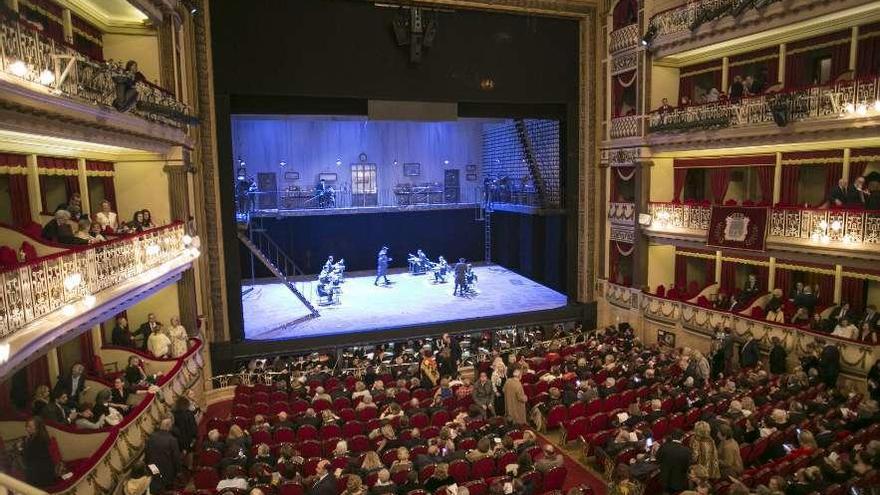 La Ópera estudia tener músicos en palcos y escenario para redistribuir ...