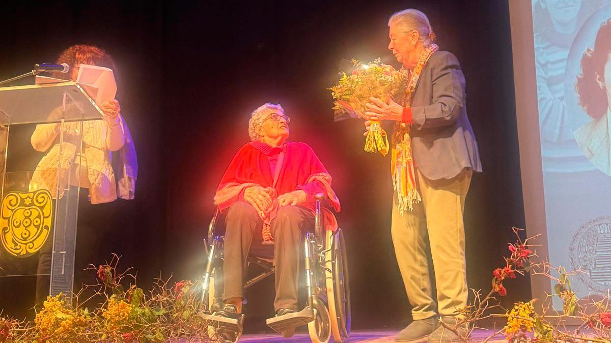 Bunyola rinde homenaje a Maria Ignàcia Colom por sus 100 años - Diario ...