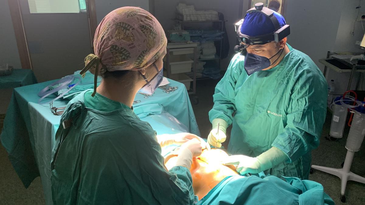 Cirugía estética: dónde hacerse una operación de pecho, rinoplastia o ...