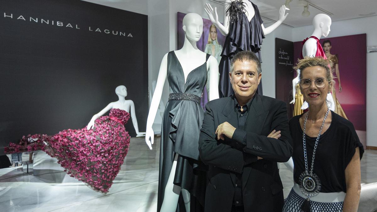 Hannibal Laguna, un viaje al glamour en una exposición inédita en Alicante