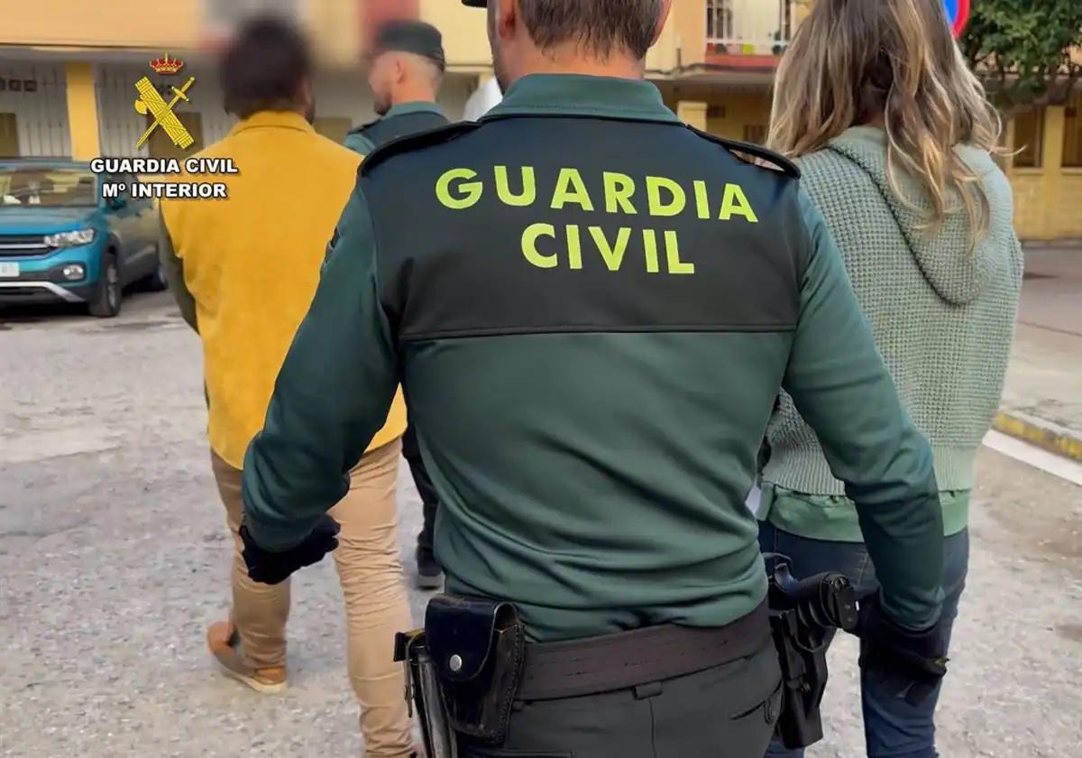 Detenido en Algeciras un matrimonio que iba a asesinar a su hijo al ...