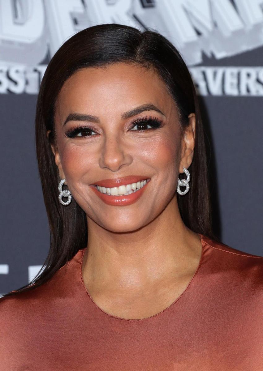 RAYA AL LADO: La raya al lado asalta las alfombras rojas: cómo se lleva ...