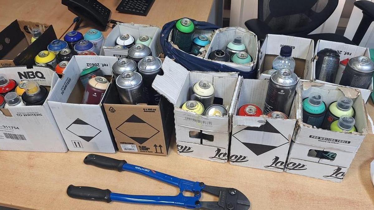 La policía para un vehículo en El Campello y se encuentra un arsenal de ...