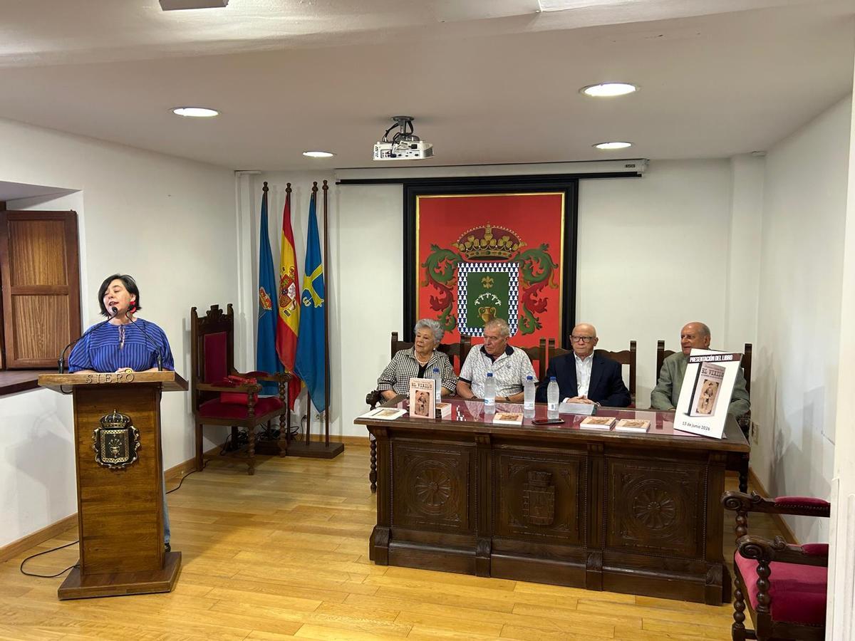 Descendientes de "El Vixilu", constructor del Ayuntamiento de Siero, se ...