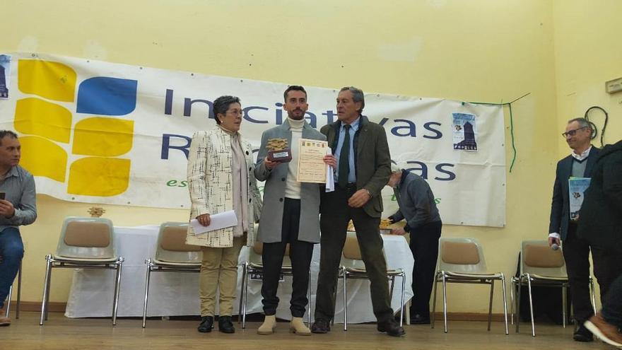 Alejandro Bermúdez, premiado con el galardón "Un diez para diez"