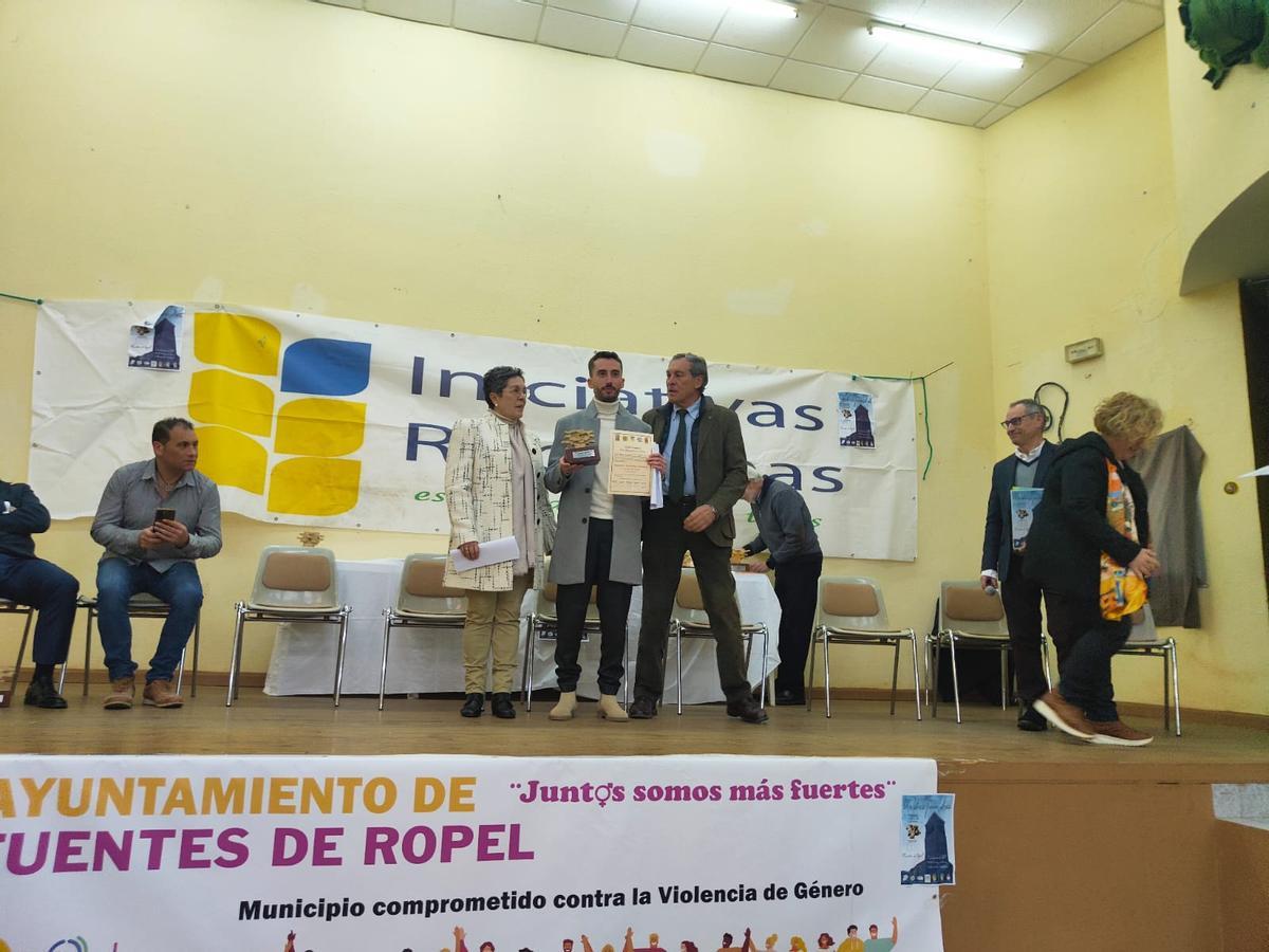 Alejandro Bermúdez, premiado con el galardón "Un diez para diez"