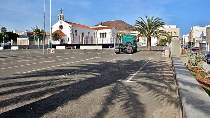 La plaza de Playa de Arinaga se renueva para mejorar la seguridad