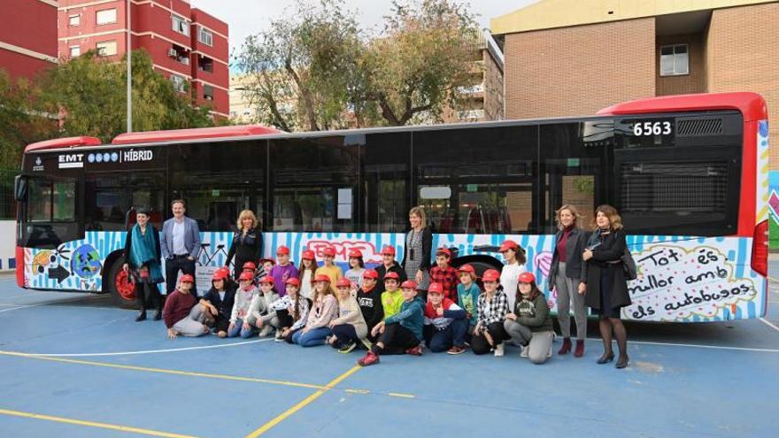 Una nova cara per a la targeta i els autobusos de l’EMT