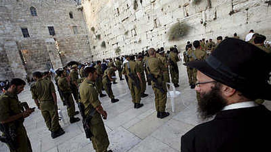 Los judíos celebran orando el comienzo del año nuevo 5769