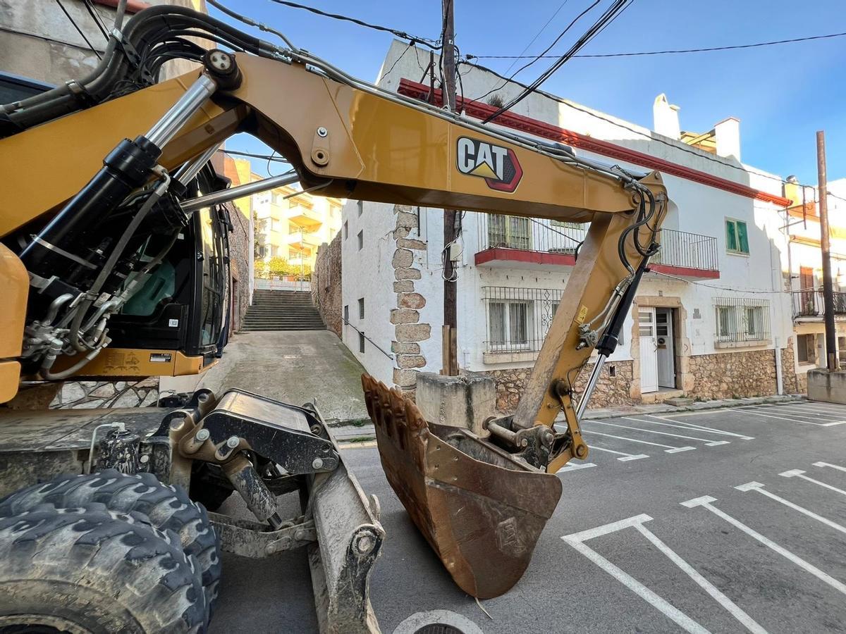 ENDERROCAMENT CAN RAMIS | Comencen a enderrocar la històrica casa del pintor Ramis de l'Escala