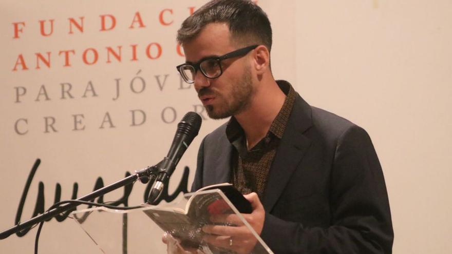 Reiniel Pérez, ganador del Loewe, recita sus versos en la Fundación Gala