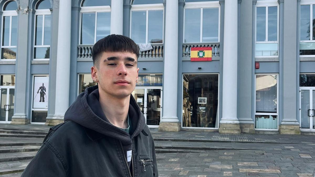 Aarón Martínez, el adolescente castrillonense que hace arte con un boli ...