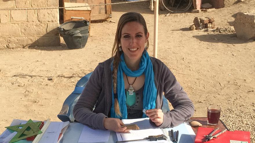 La egiptóloga alicantina Marina Escolano-Poveda descubre fragmentos del ...