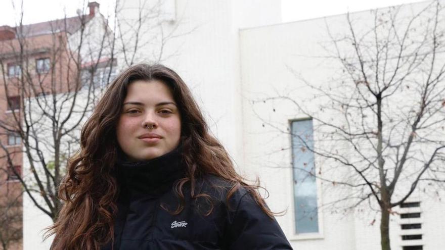 SEMANA SANTA DE LUARCA: Alba Álvarez, primera mujer que será costalera ...