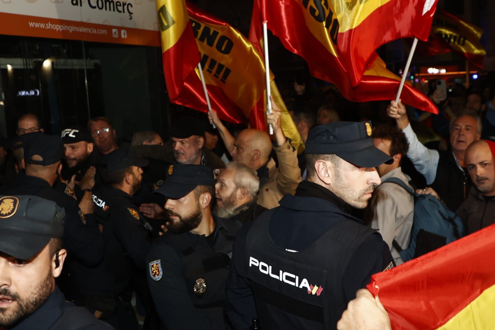 Tensión en la cuarta jornada de protestas en València contra la amnistía