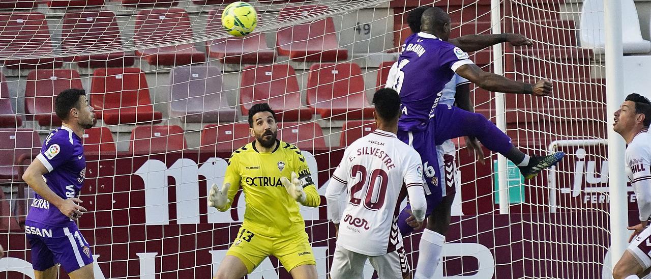 La crónica del Sporting: Babin toma el relevo de Djuka