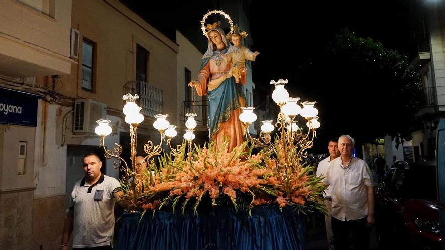 Alberic abre las fiestas con la procesión de sus patrones