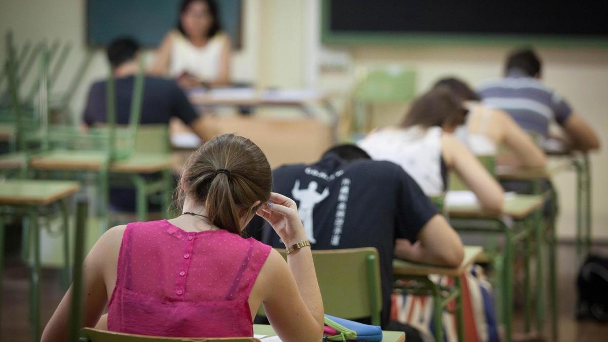 Educación pide a los centros aprobar con un 5 a todos los alumnos si ...