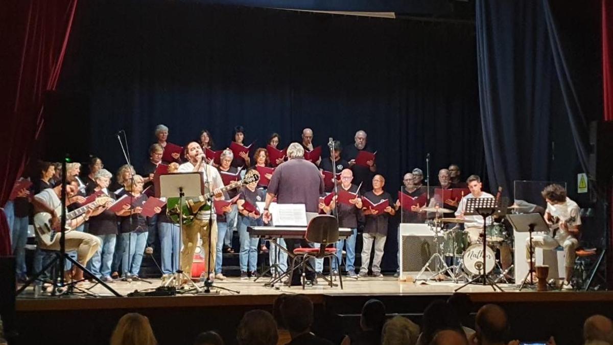 El Cor Ciutat de Burjassot cierra el curso en un concierto compartido ...