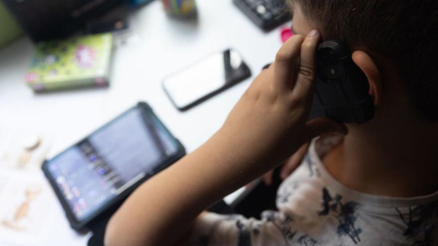 A QUE EDAD TIENEN LOS NIÑOS MÓVILES | Siete de cada diez niños canarios ...