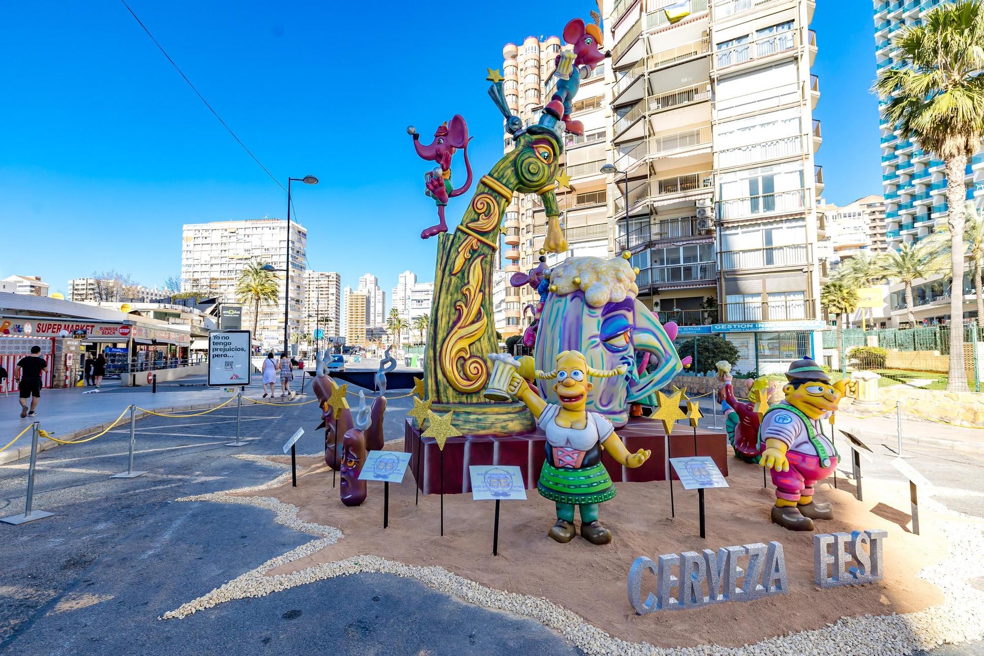 Benidorm alza sus monumentos de Fallas
