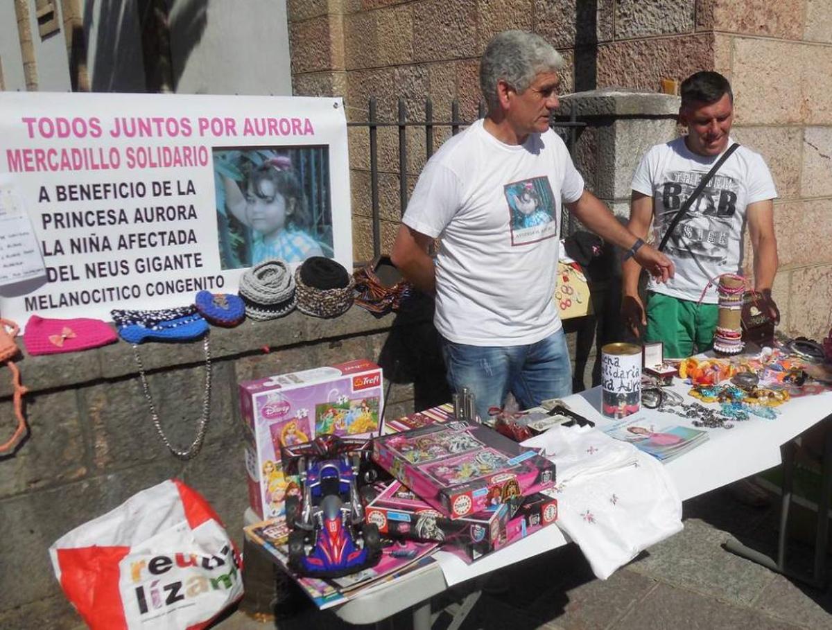 Mesa solidaria en favor de una niña canguesa con un nevus gigante