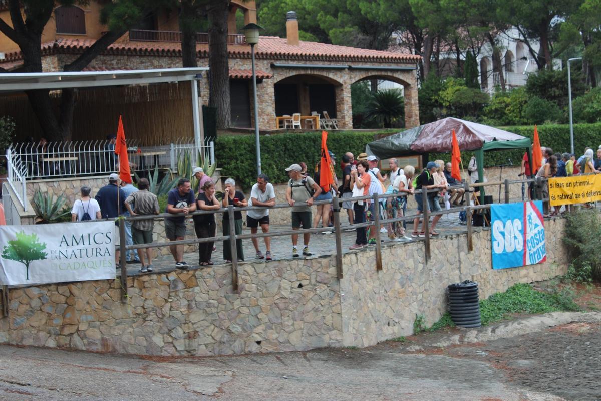 Prop de 300 persones s'han mobilitzat per salvar la Farella de Llancà