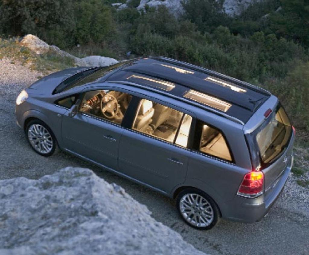 Opel Zafira - Woman