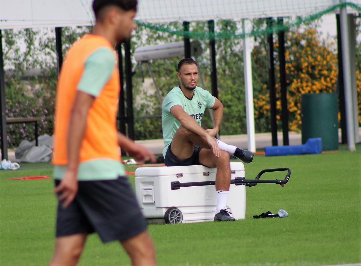 El Villarreal renueva a Pablo Iñiguez y se fija en el lateral Altimira ...