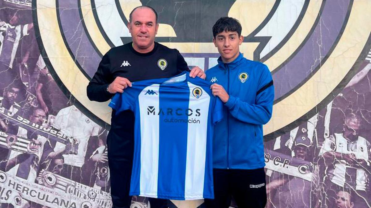 Endika firma su primer contrato profesional con el Hércules