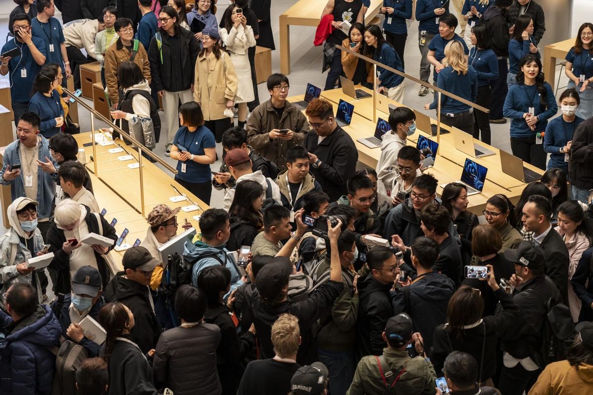 La tienda más grande de Apple en Asia abre sus puertas en Shanghái | FOTOS