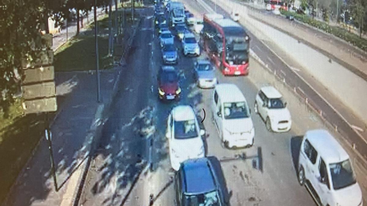 Marcha lenta de coches por la huelga educativa en Castellón - El ...