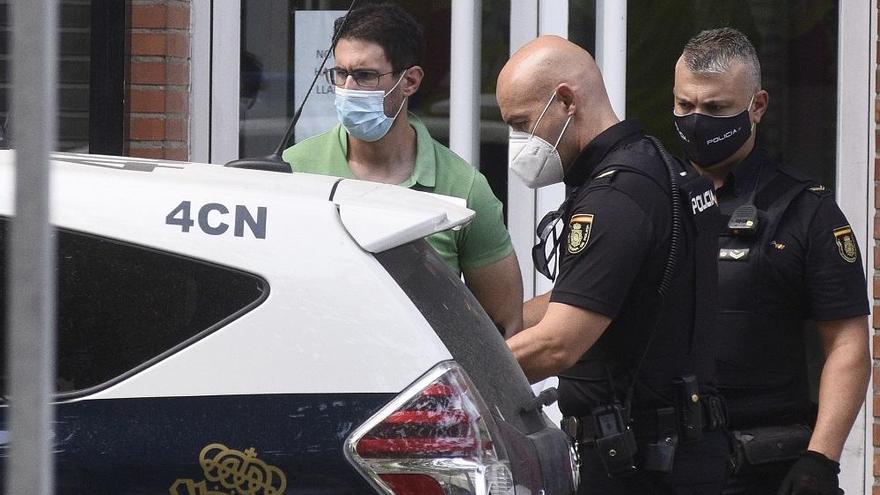 La esposa y la hija del médico asesinado en Murcia acusarán al parricida confeso