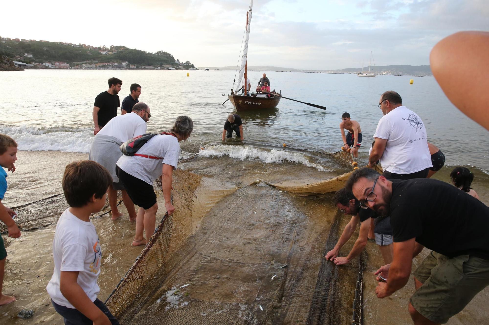 Una rapeta en la playa de Banda do Río. II Xornadas Bueu Vive o Mar