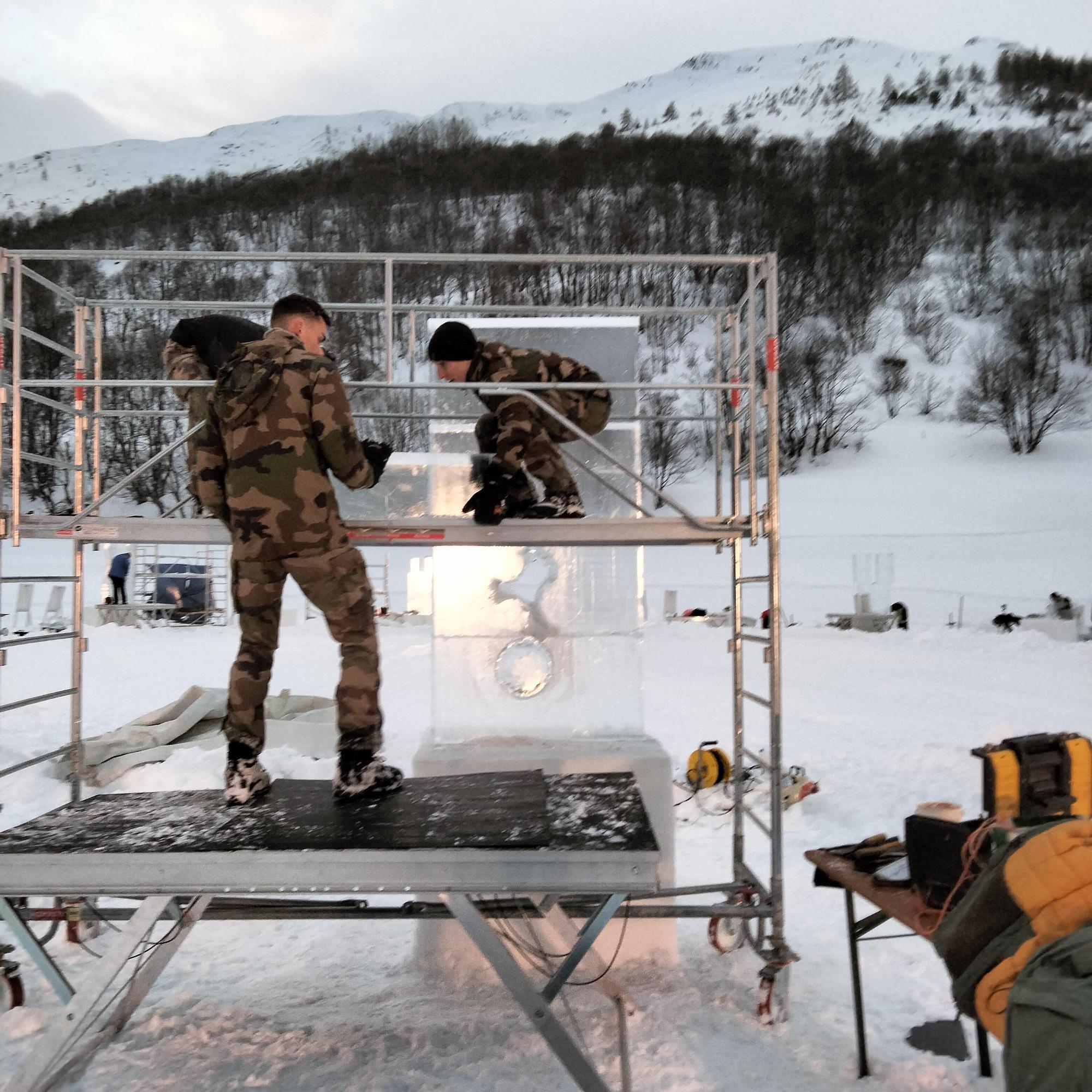 Premio al artista alicantino Enrique Jordá por una escultura en hielo