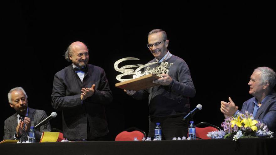 Renden homenaxe ao escritor estradense Xosé Manuel Martínez Oca na súa ...