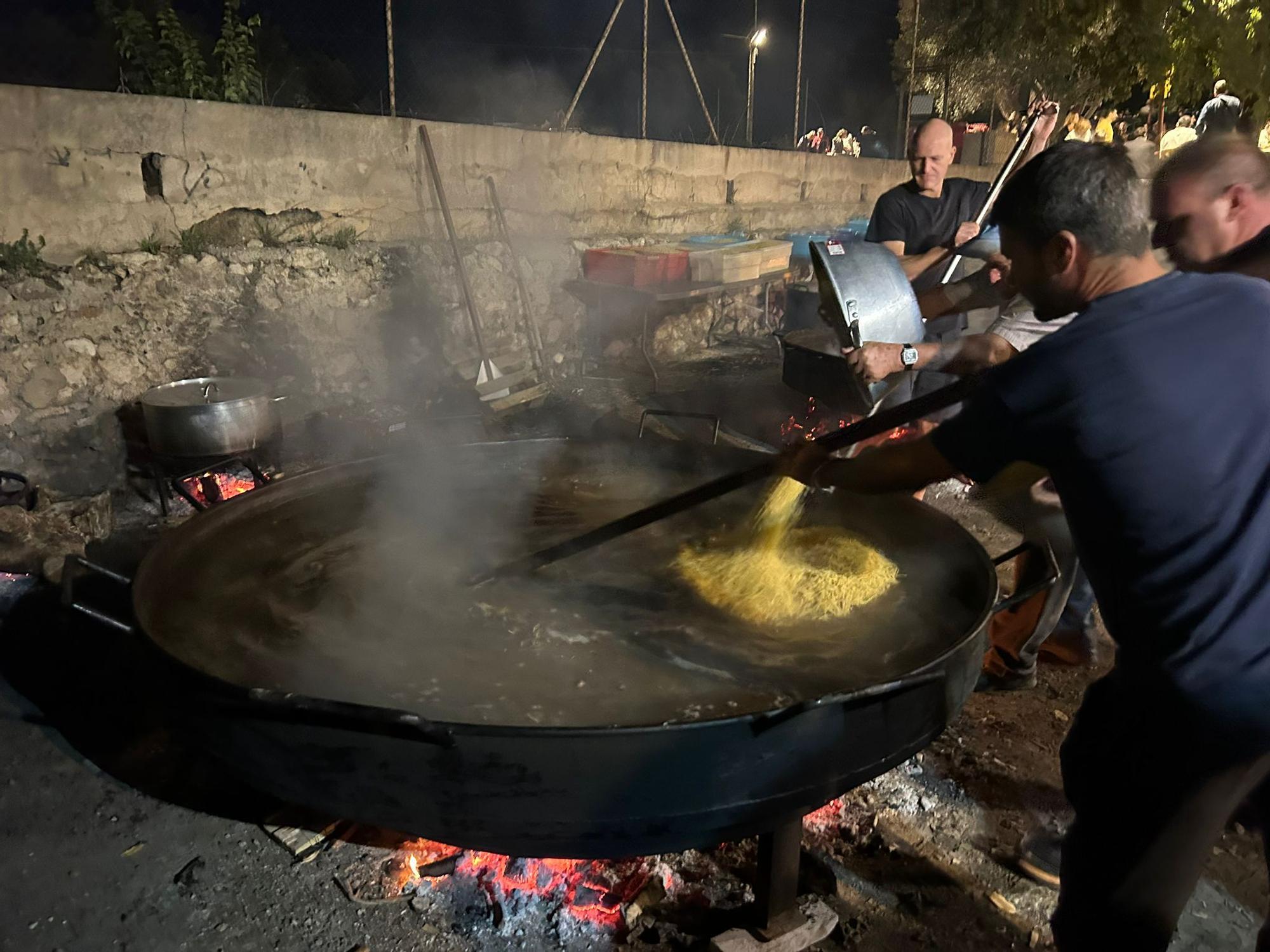 Festes des vermar 2025: Unas 3.000 personas degustan la 'fideuada' de ...