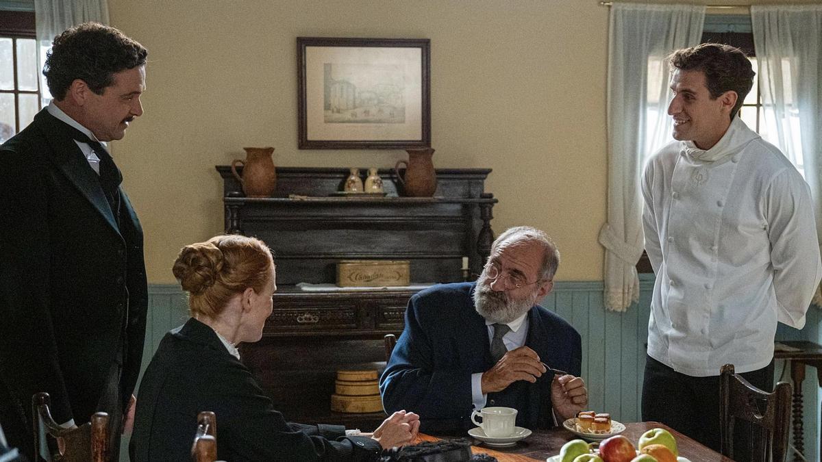 Rómulo queda en libertad gracias a Manuel en los próximos capítulos de ...