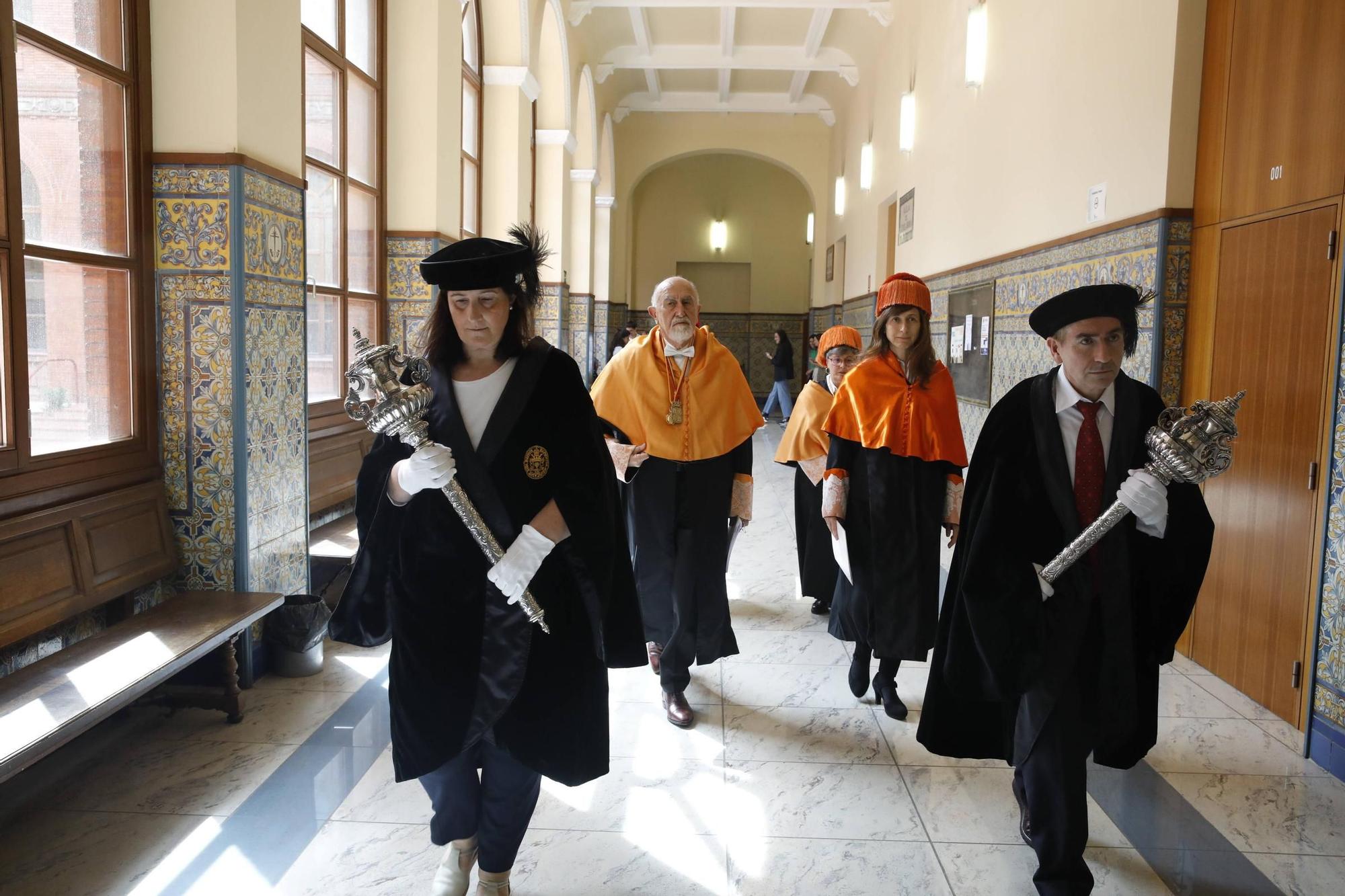 Ceremonia de Honoris Causa del catedrático Álvaro Cuervo en la ...