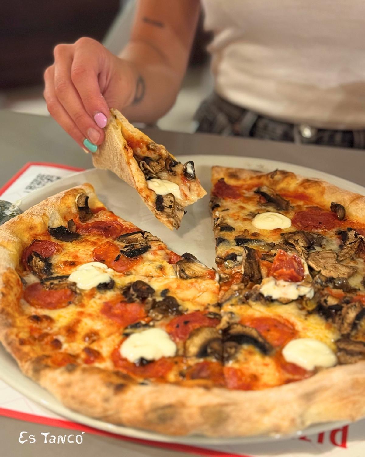 Así conquista Es Tancó el invierno en Ibiza: precios imbatibles, pizza ...