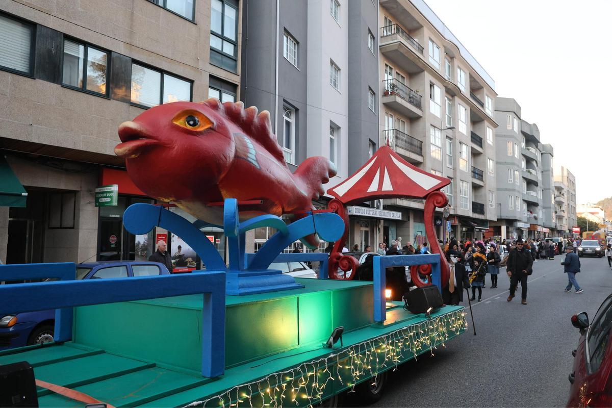 Chapela celebra su desfile de Entroido con el Enterro do Berete