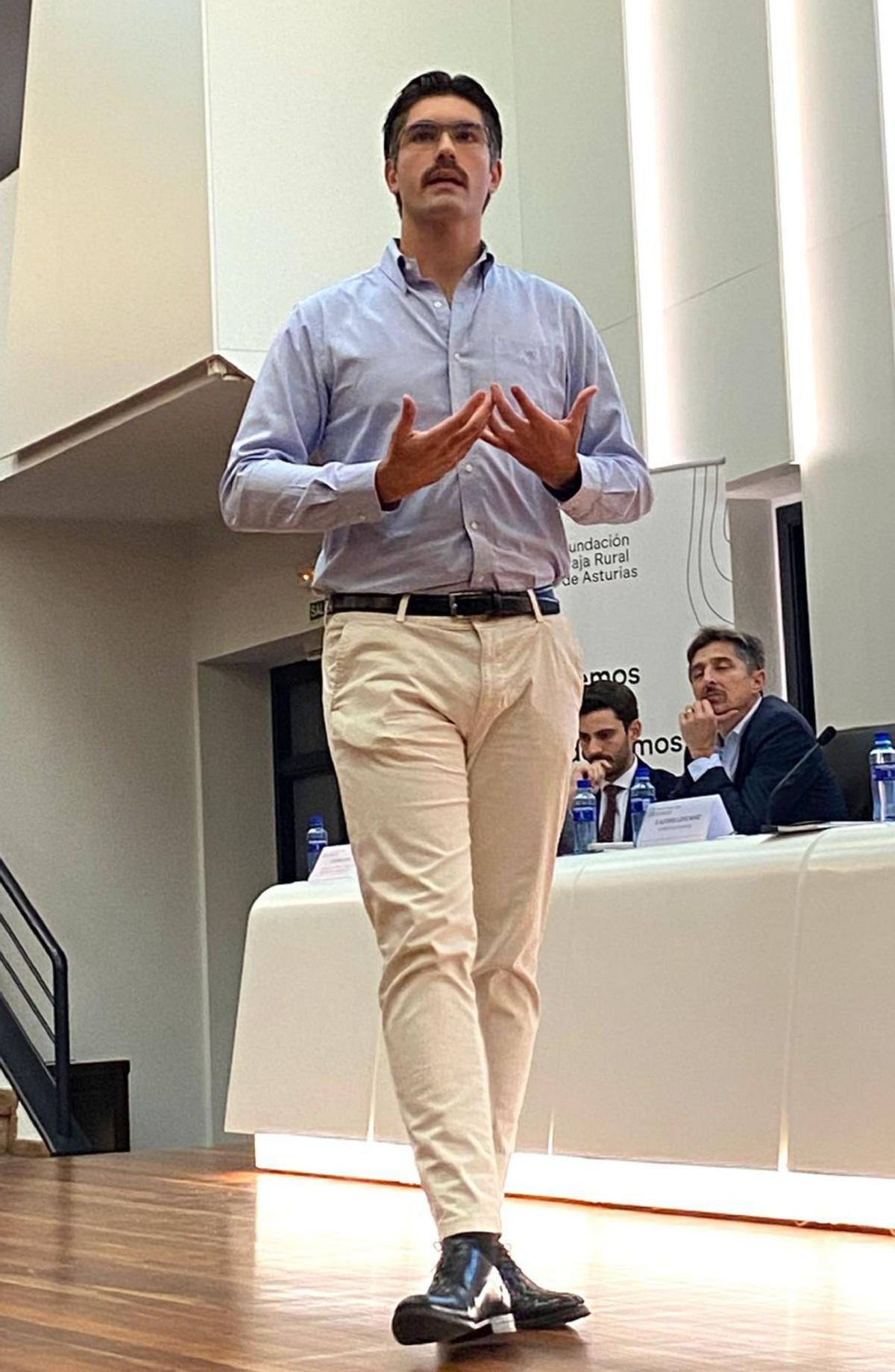 El tercer "set" de Álex Caballero: "Se puede llegar lejos desde Asturias"