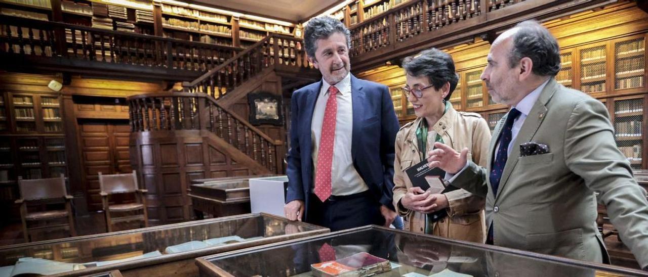 Los libros exhiben sus heridas